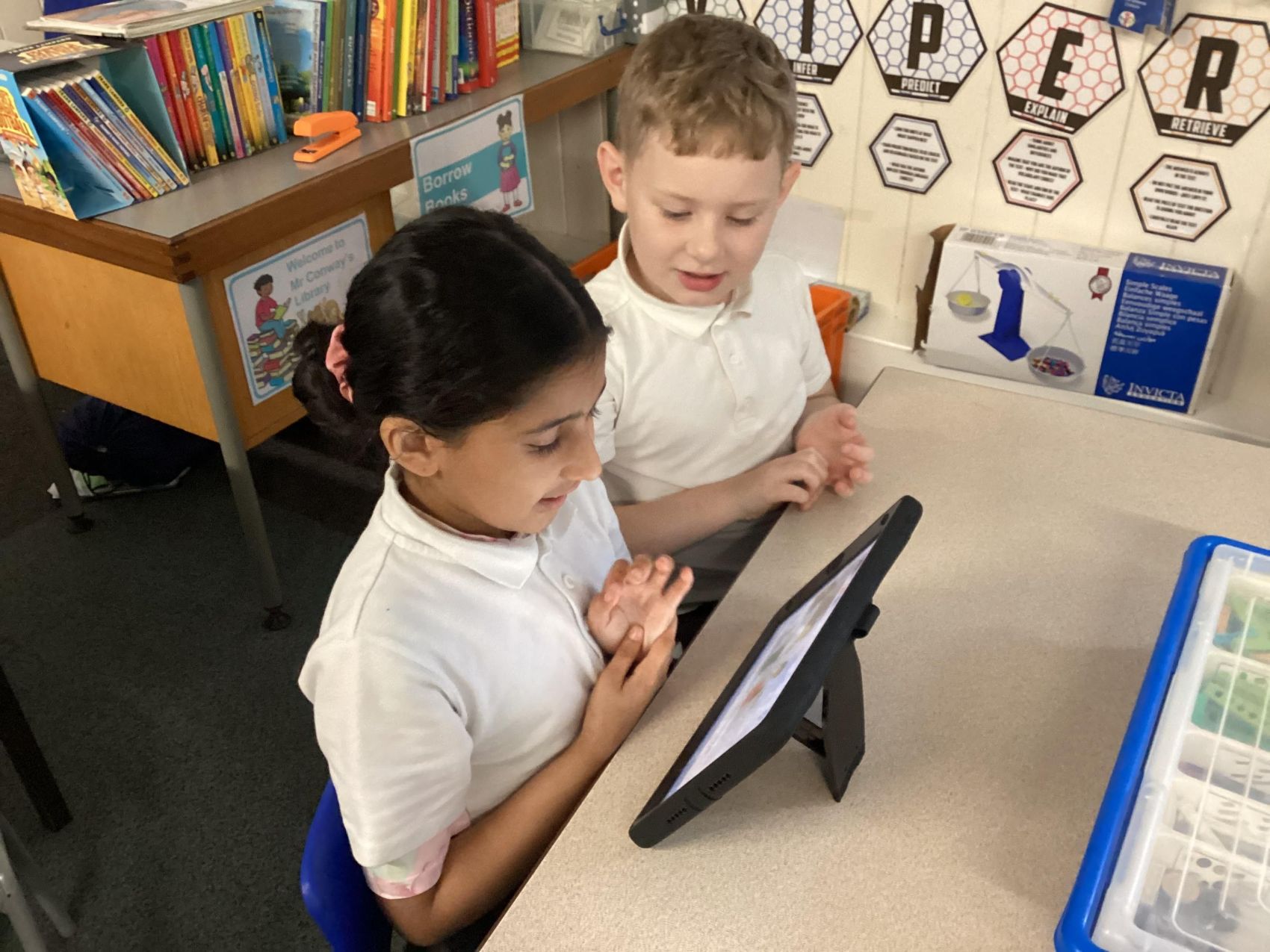 Hanging Heaton CE (VC) J&I School